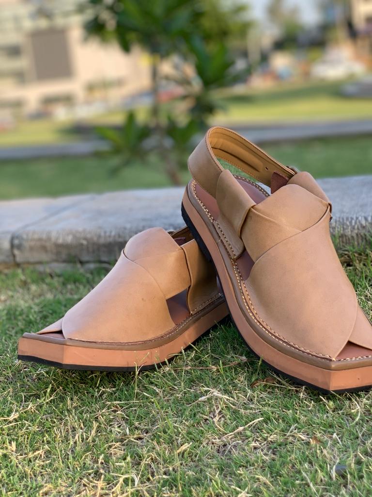 Article M-24 exquisite craftsmanship of IVORY Kaptan handmade Chappal ...